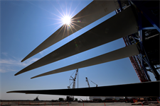 Vineyard Wind blade installation resumes after failure | Windpower Monthly