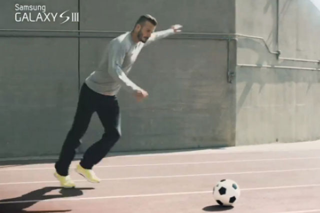 Beckham kicks off London Olympics in Samsung ad