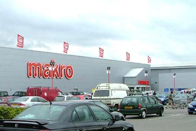 Makro launches Twitter auction