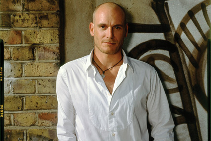 Simon Dale leaves Kiss for Heart