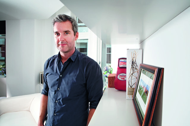 The multi-sensory sales assistant