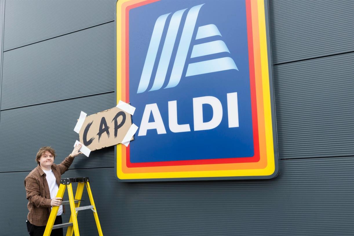 Lewis 'Cap-Aldi' plays surprise gig on store roof