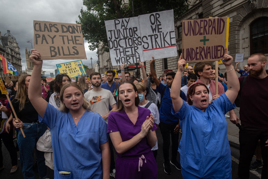 Junior doctors begin three-day strike as BMA warns they 'could earn ...