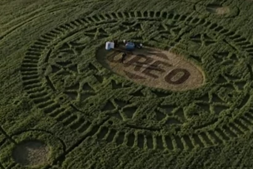 Oreo makes contact with aliens with Earth's favorite cookie