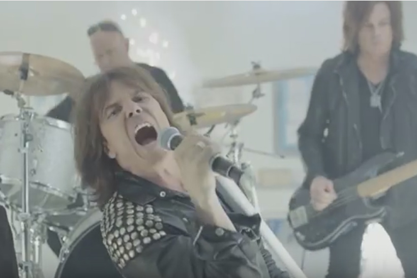 Geico opens football season with classic rock anthem