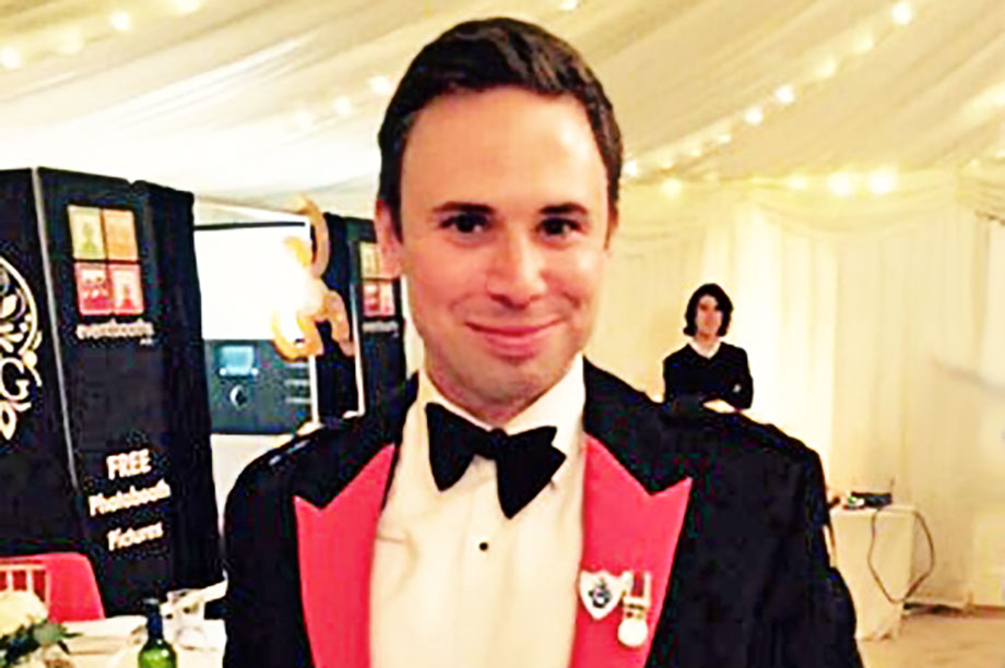 Donations pour in after Captain David Seath dies during London Marathon ...