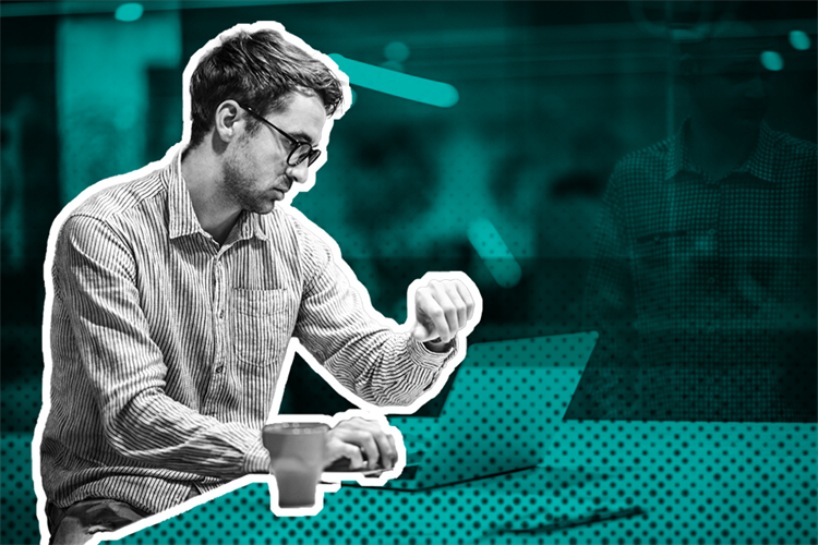 Summer slowdown: workers secretly log off early on Fridays, data shows