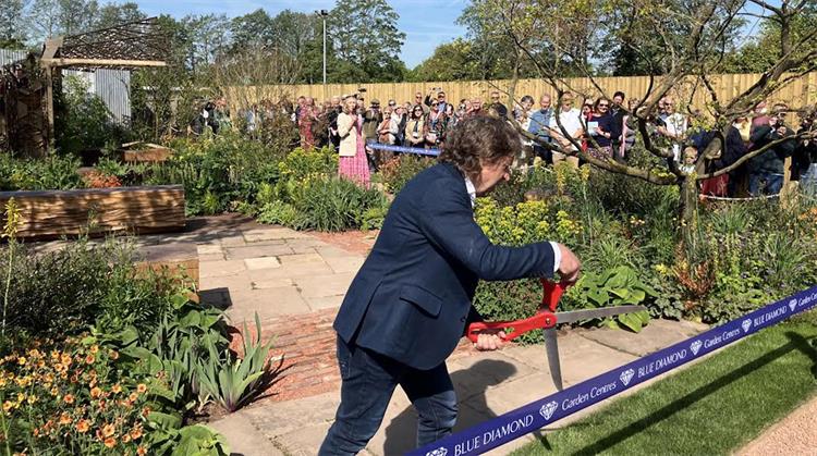 Blue Diamond launches Chelsea garden at Bridgemere as MD Alan Roper ...
