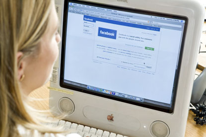 Facebook reaches 300 million users