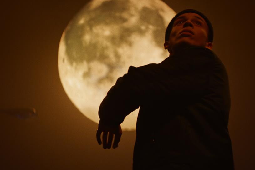 O2 takes dancing in moonlight to new heights in latest ad