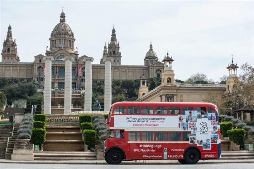 Three brings 'selfie bus' to Barcelona for Brits abroad