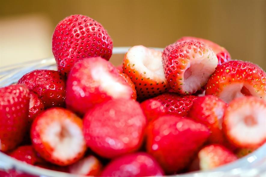Aldi addresses strawberry growers' "glut" with 1kg punnets ...