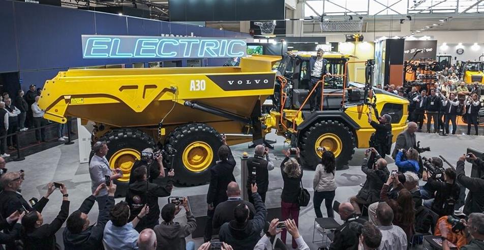 World's first electric articulated haulers unveiled at Bauma 2025