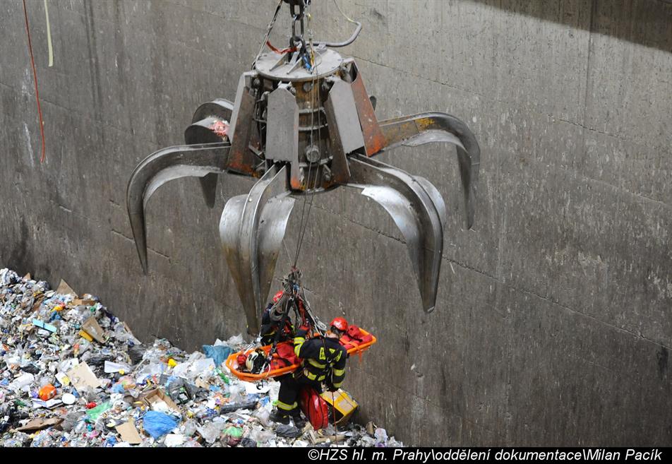 Worker survives plunge into waste bunker | ENDS Waste & Bioenergy