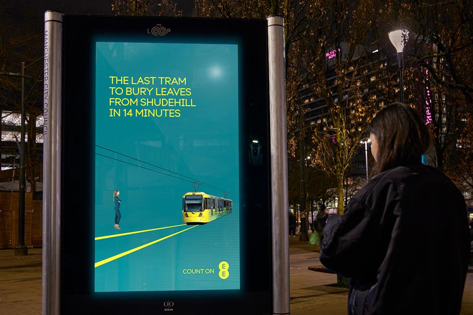 EE launches UK’s first tech-connected route home ad