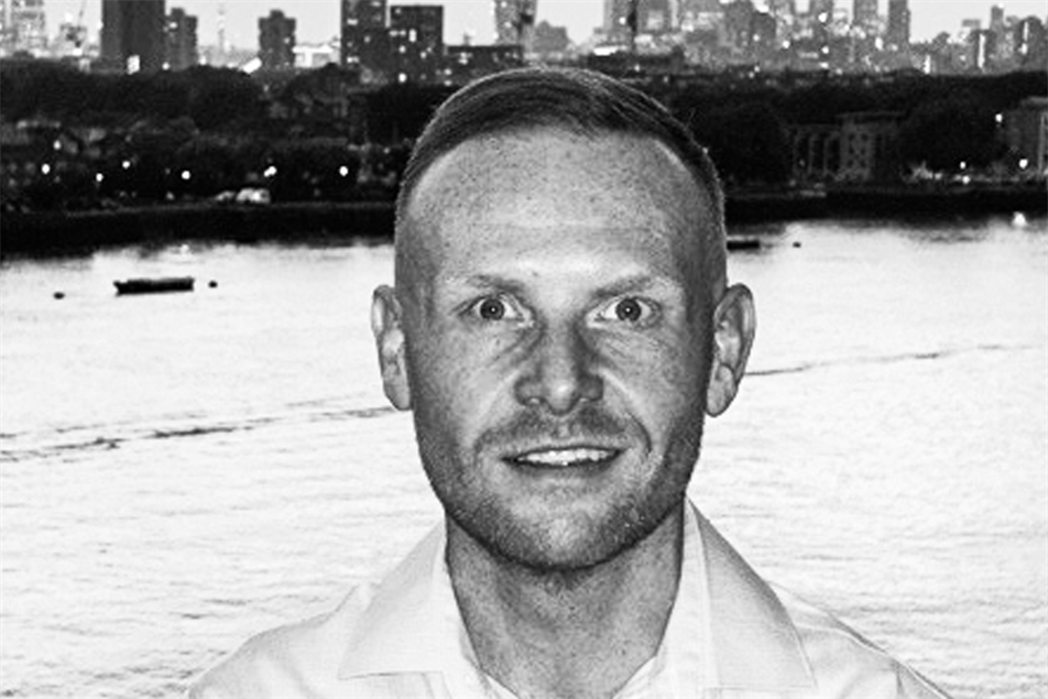 What should HR do when an employee dies?