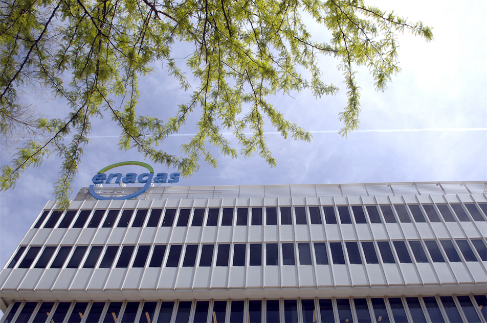 Spanish operator boosts balance sheet to build hydrogen link ...