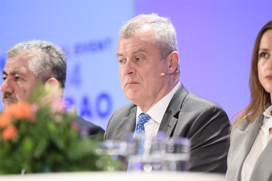 Wind turbine maker Siemens Gamesa CEO Eickholt to stand down ...