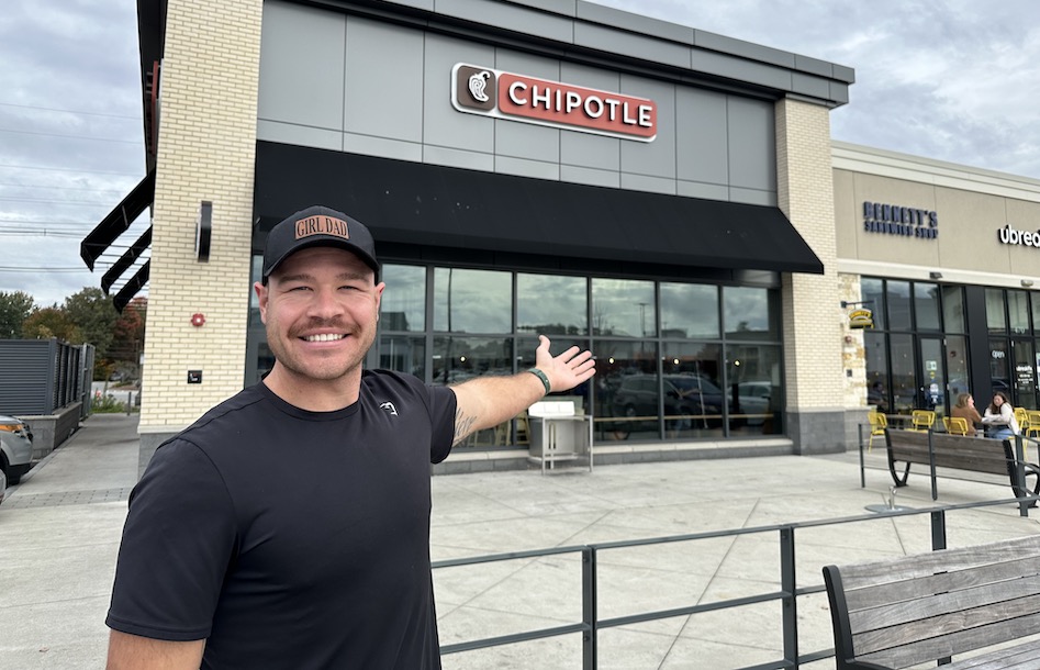 Influencer eats Chipotle for 1,000 days for macro-marketing success ...