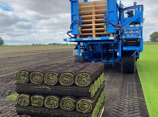 Harrowden tackles use of plastic in wildflower meadow turf | HortWeek