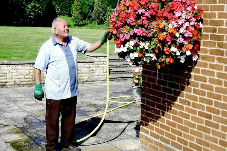 Longacres founder Peter Long dies aged 89 | HortWeek